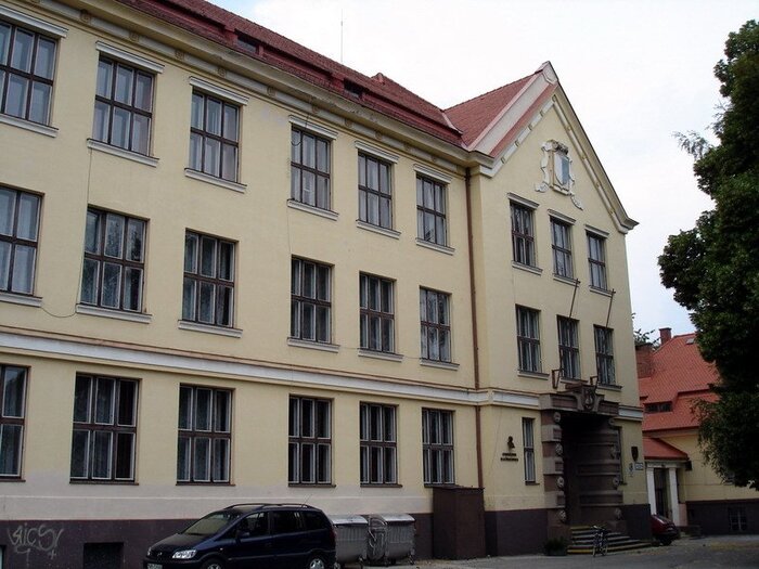 Gymnázium M.R.Štefánika NMnV :: stredneskolytsk